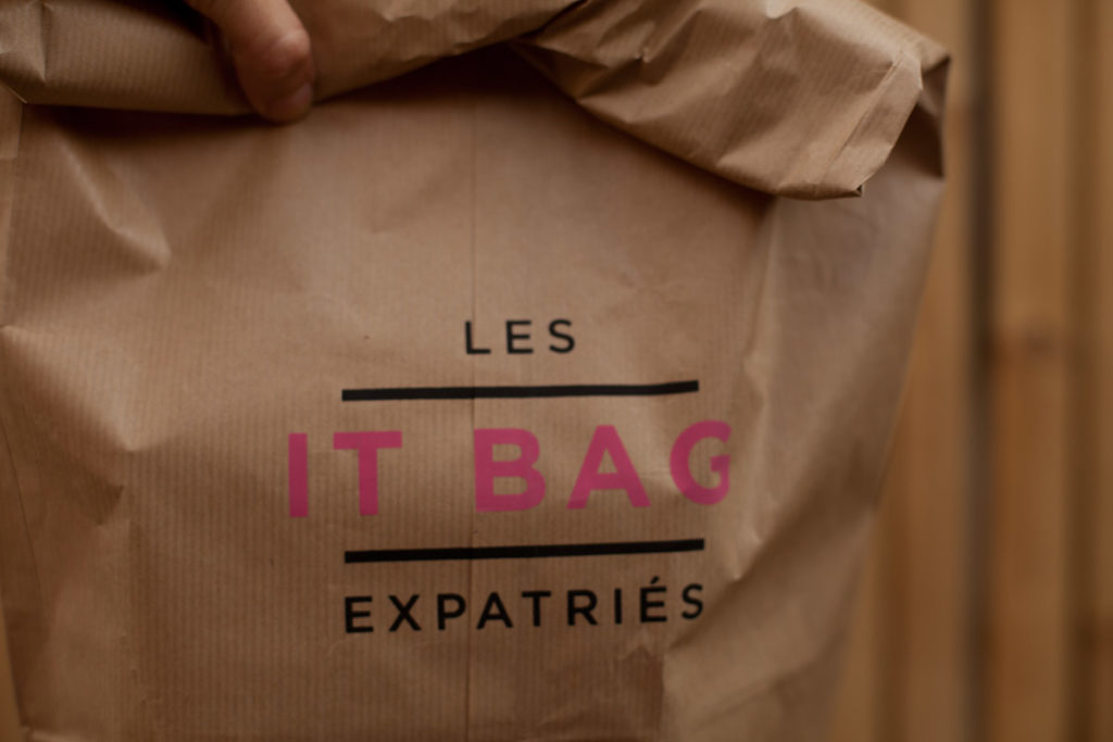 Les expatriés - A Sunday Morning